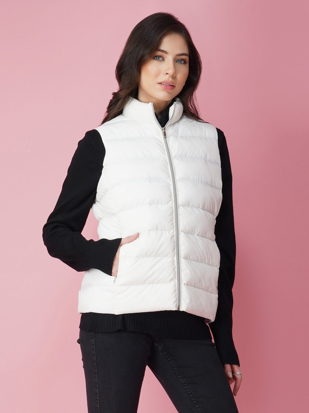 Ultra Light Sleeve Less Jacket - White – ACMMO